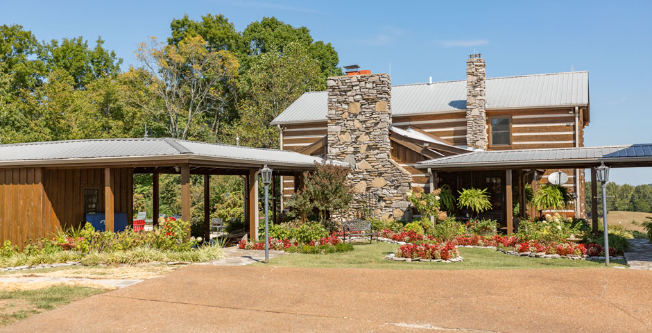 A Visit to Charlie Daniels’ Twin Pines Ranch – Equestrian Living